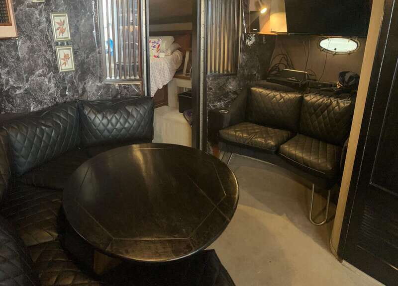 Luxurious 40ft Yacht Charter - An Authentic Toronto Water Experience