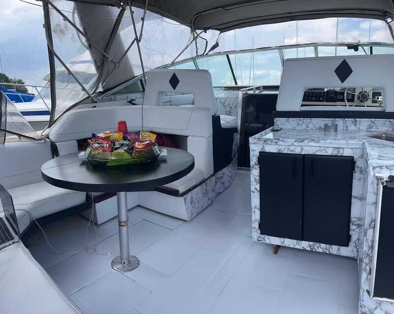 Luxurious 40ft Yacht Charter - Who Should Consider This?