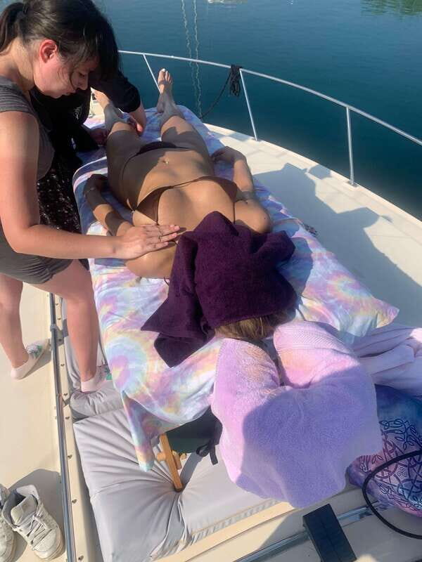 Luxurious 40ft Yacht Charter - The Sum Up