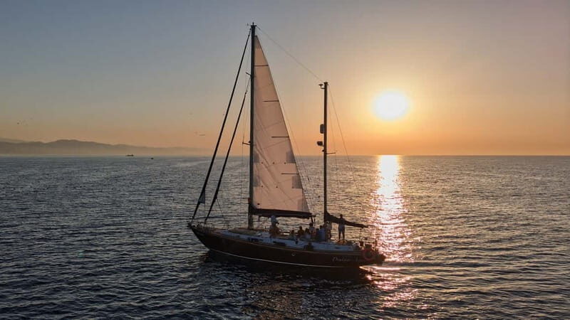 Luxury and exclusive sailing tour with private service - The Sum Up