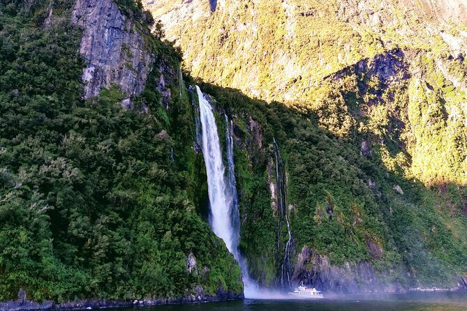 Luxury Milford Sound Coach and Scenic Cruise - Key Points
