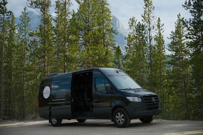 Luxury Private tour to Moraine and Lake Louise from canmore/Banff - A Deep Dive into the Experience