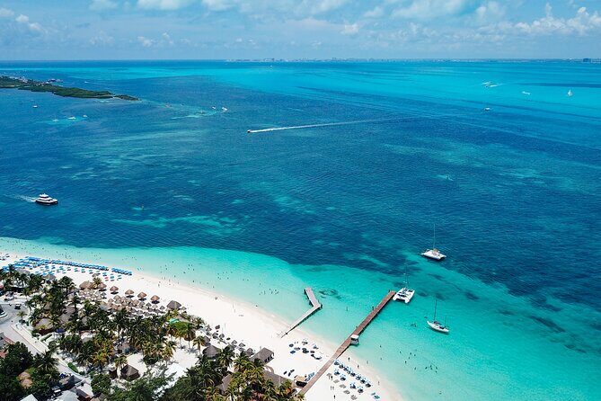 Luxury Sailing Experience to Isla Mujeres with Lunch & Open Bar - Key Points