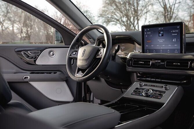 Luxury Sedan O'Hare/Midway Airport (Curbside) Chicago Ony Way - The Verdict: Is It Worth It?