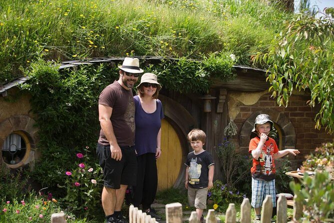 Luxury Small group tour from Auckland to Hobbiton Movie Set - An In-Depth Look at the Experience
