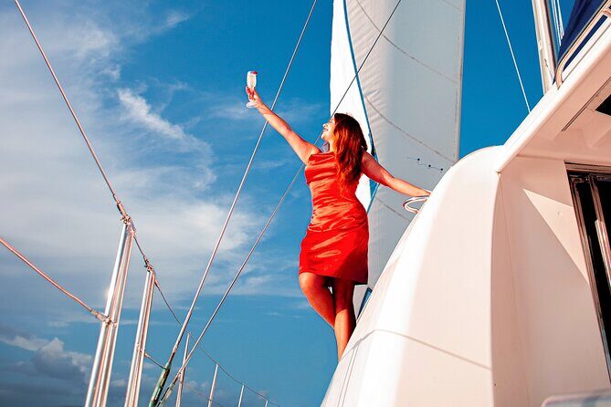 Luxury Sunset Sailing Cruise in Cancun with Light Dinner and Open Bar - The Sum Up