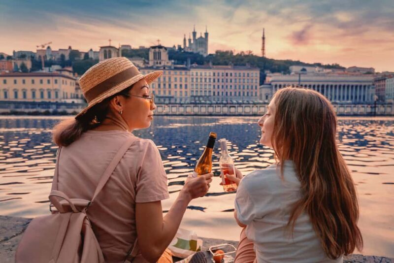 Lyon: Private Photoshoot with a Professional Photographer - FAQ
