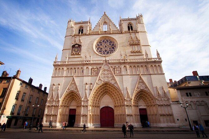 Lyon Private Walking Tour and Food Market Discovery - Key Points