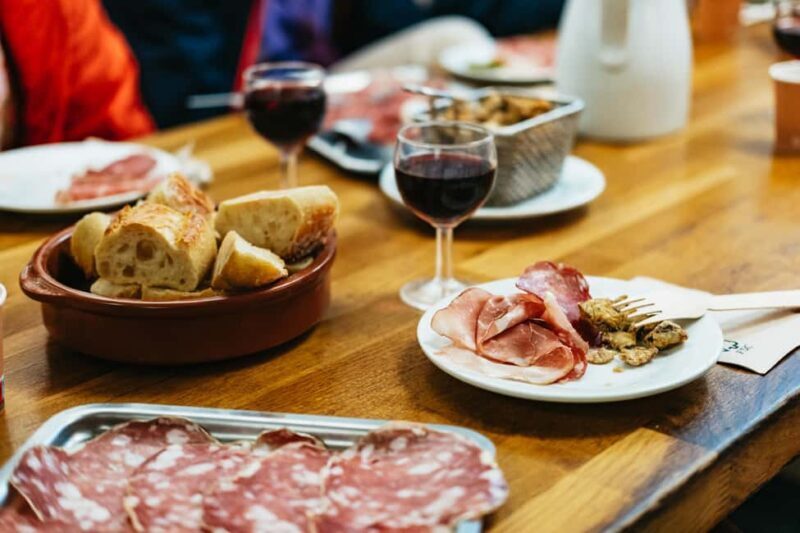 Lyon: Vieux Lyon Food Tasting Walking Tour - Key Points