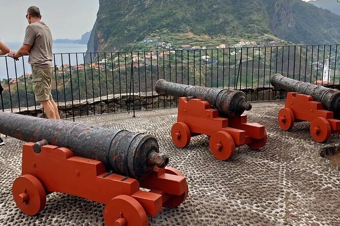 Madeira 4x4 Jeep Tour : Pico Arieiro & Santana Traditional Houses - Practical Details: What to Expect and Why It Matters