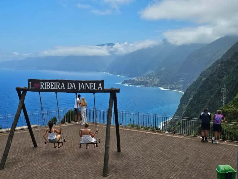 Madeira: Comfortable private tour with views and local guide (up to 4 people) - FAQ