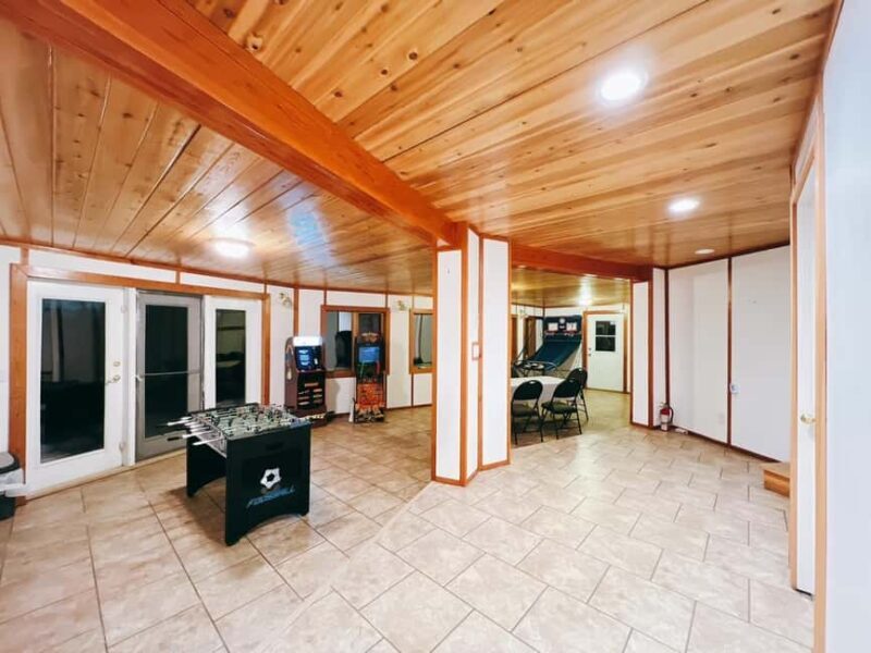 Madeline Lake: Aurora Lodge and Aurora Chasing Tour - Who Should Consider This Tour?