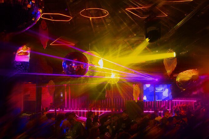 Madness tour bar crawl Playa del carmen open bar - The Sum Up