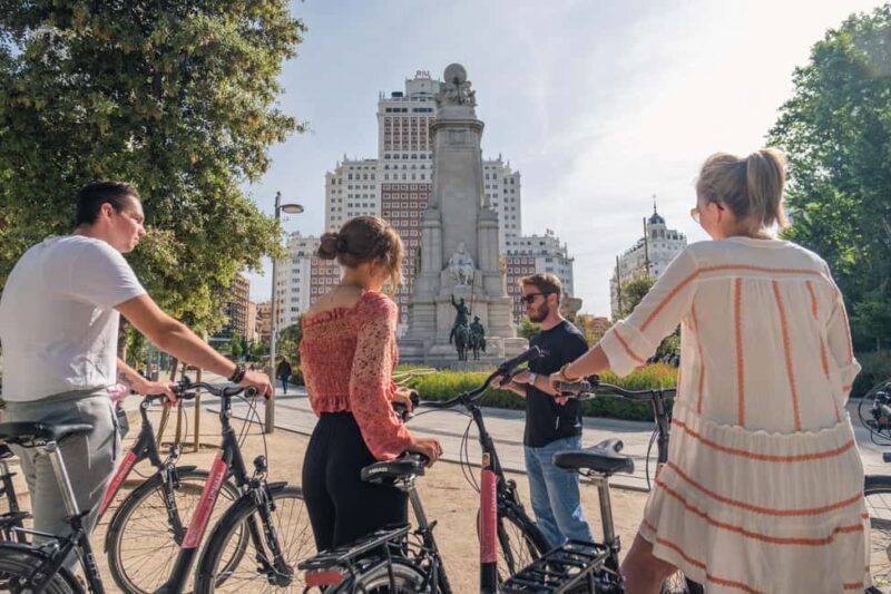 Madrid: 3 h. Guided Highlights Bike Tour with Optional Tapas - Group Size and Accessibility