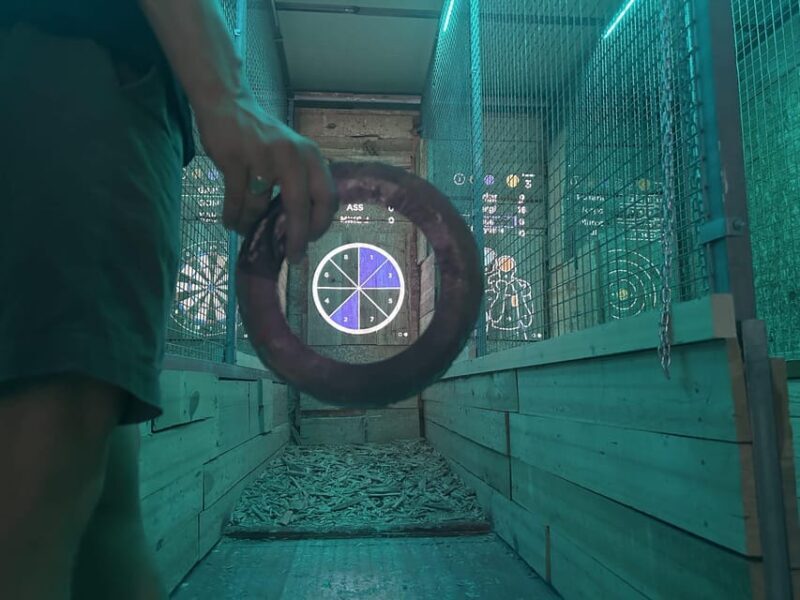 Madrid Atocha : Interactive Axe Throwing 1h - Key Points