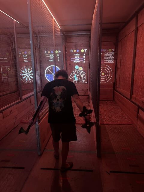 Madrid Atocha : Interactive Axe Throwing 1h - An In-Depth Look at Madrid’s Interactive Axe Throwing