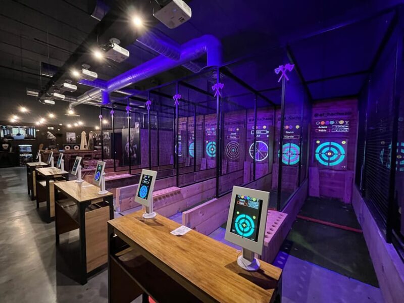 Madrid Atocha : Interactive Axe Throwing 1h - The Sum Up