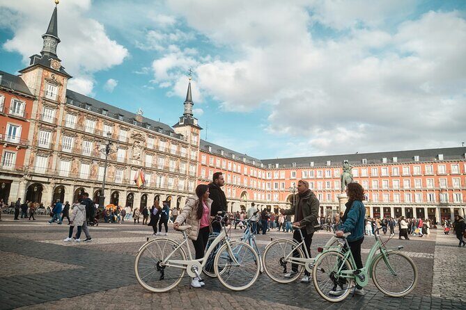 Madrid: City Highlights Guided Vintage Bike Tour - Practical Details and Tips
