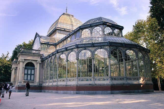 Madrid: El Retiro Park Guided Tour and Tapas - Exploring Madrid’s El Retiro Park Guided Tour and Tapas