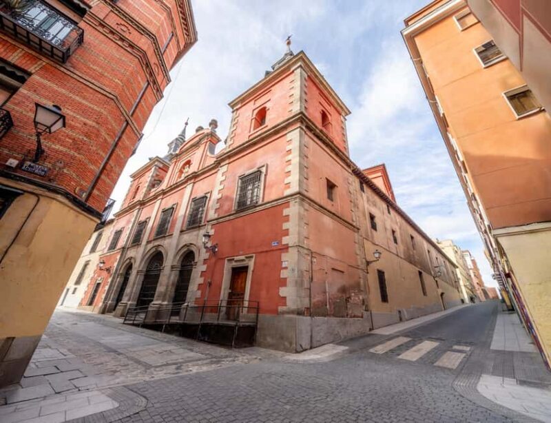 Madrid: Entrance to the Monastery of Las Comendadoras de Santiago - Who Should Consider This Tour?
