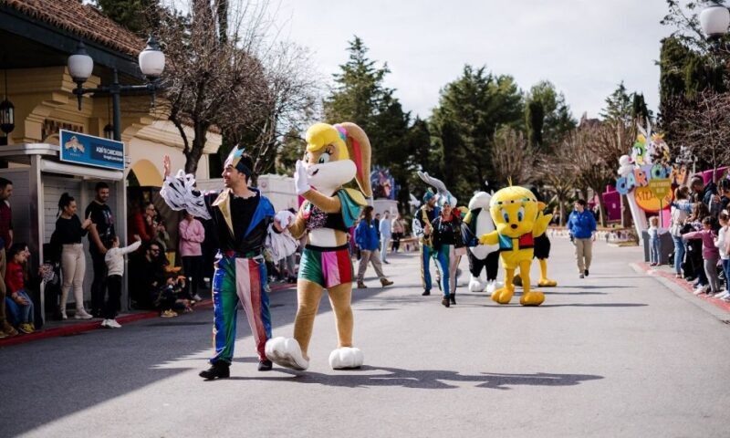 Madrid: Parque Warner Ticket and Roundtrip Transportation - Valuing the Experience