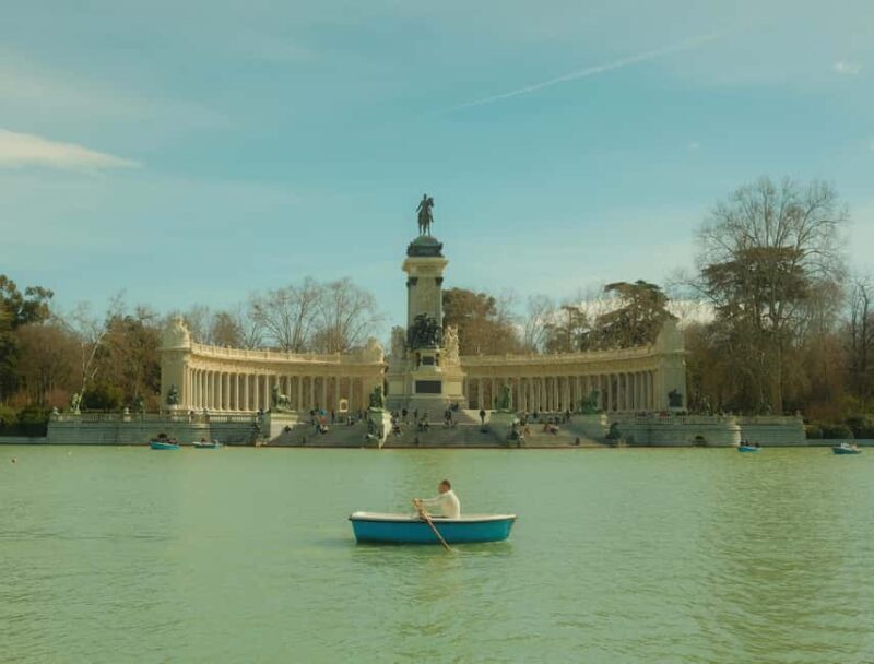 Madrid: Retiro Park Deluxe Tour with Hidden Stories - Exploring El Retiro with a Local Guide