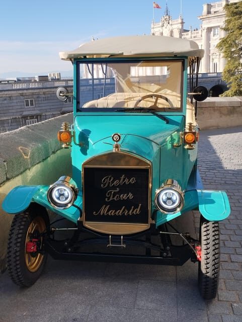 Madrid Retro Tour 120 min, old town, modern Madrid + surprise destination - An In-Depth Look at the Madrid Retro Tour