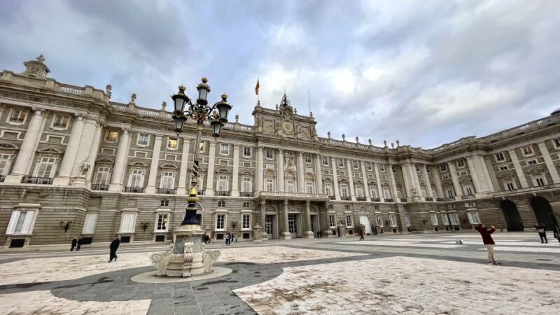 Madrid: Royal Palace Skip-the-Line Guided Tour - The Tour Experience in Detail