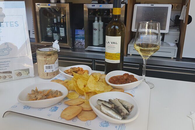 Madrid Small Group Tapas Tour at 4 Venues -Lunch or Dinner - Group Size and Atmosphere