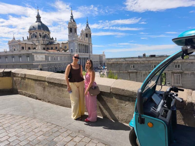 Madrid: Tuk Tuk Tour of the Historic Heart and Gran Vía. 1h 15min - What Travelers Can Expect
