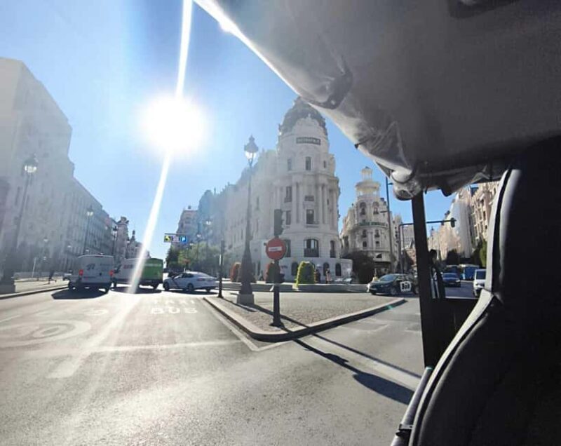 Madrid: Tuk Tuk Tour of the Historic Heart and Gran Vía. 1h 15min - FAQ