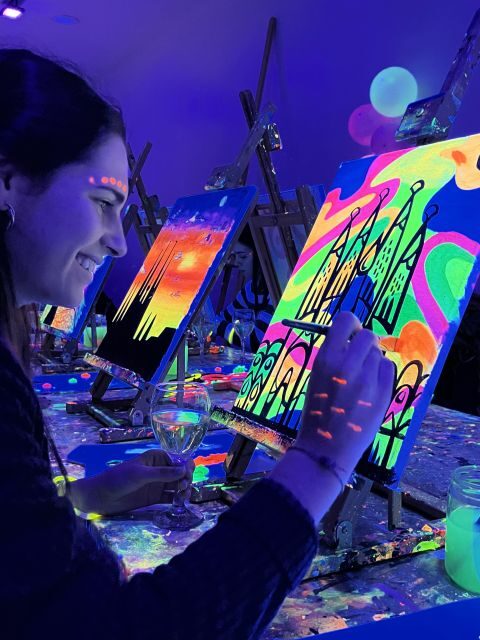 Madrid: Wine Gogh Glow Academy Paint and Sip Classes - Who Will Love This Experience?