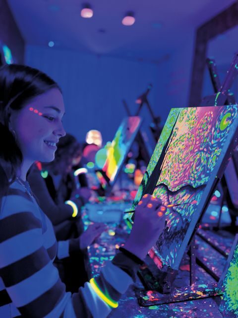 Madrid: Wine Gogh Glow Academy Paint and Sip Classes - FAQ