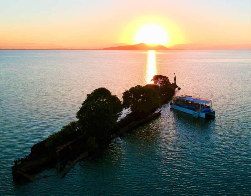 Magnetic Island: Sunset & Shipwreck Cruise - The Guides and Atmosphere