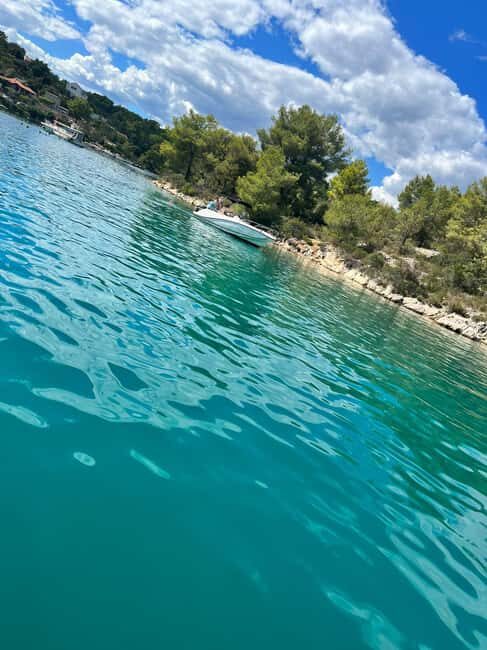 Magnific blue lagoon, speed boat water, wine&towels included - A Closer Look at the Experience
