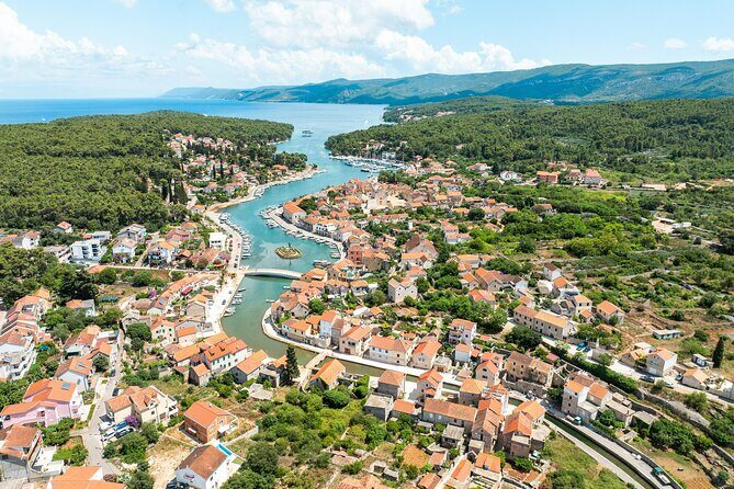 Makarska: 3-Island Golden Horn and Blue Lagoon Speedboat Tour - Who Should Consider This Tour?