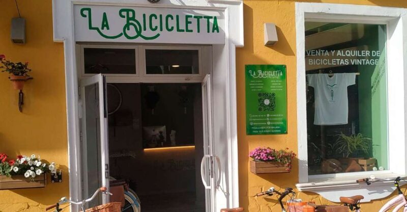 Malaga: Bike Rental for City Discovery Route & Beaches - Key Points