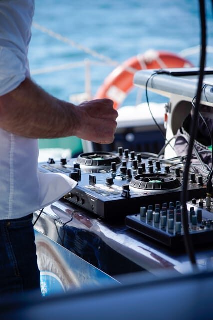 Malaga: Catamaran Sailing Cruise with Swimming & Optional DJ - Who Is This Cruise Best For?  