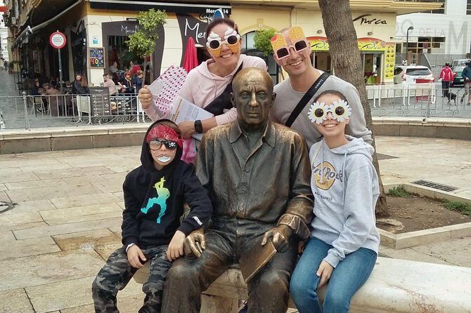 Málaga: Private Sightseeing Treasure Hunt - Key Points