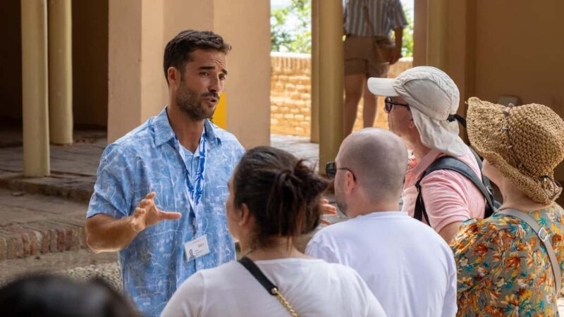 Málaga Private Walking Tour, Roman Theater, and Alcazaba with Tickets - Exploring Málaga in 2.5 Hours: What You Can Expect