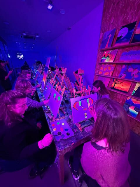 Málaga: Wine Gogh Glow Academy Paint and Sip Class - The Breakdown of the Experience