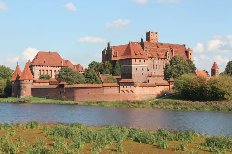 Malbork Castle: Private Tour from Gdansk, Sopot or Gdynia - The Guided Experience: Depth and Personalization