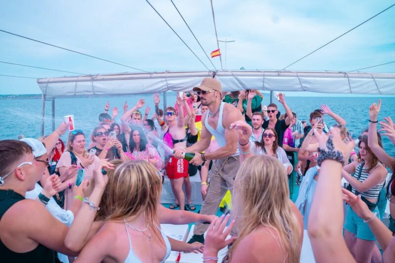 Mallorca: Boat Party with DJ, Buffet and Entertainment - Key Points