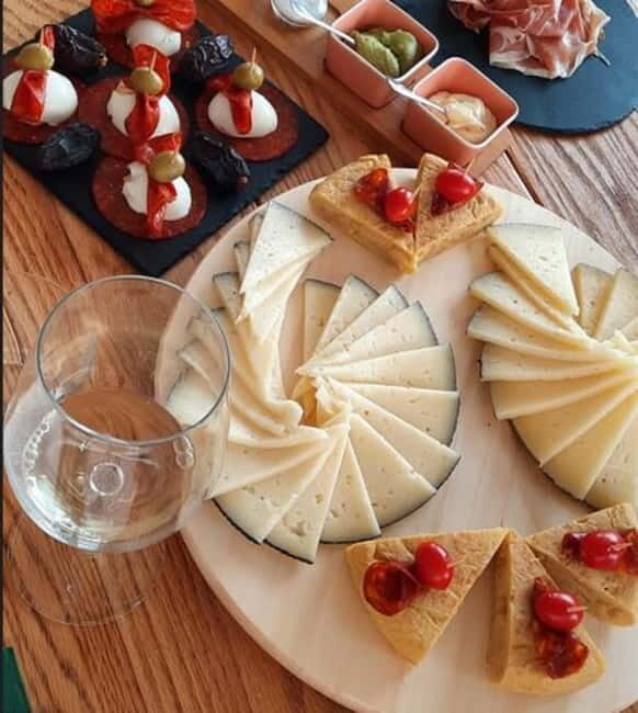 Mallorca: Bodega & Olives Minibustour with wine/oil tasting - Starting Point: Easy Pickup from Multiple Locations