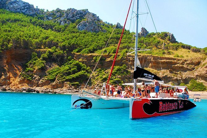Mallorca Catamaran Tour in the Bay of Pollensa - An in-depth Look at the Mallorca Catamaran Experience