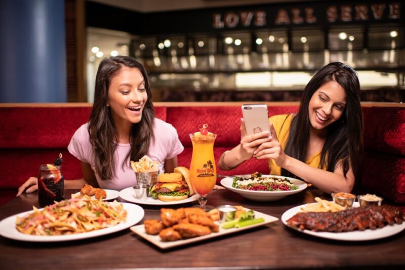 Mallorca: Hard Rock Cafe Entrance with Lunch or Dinner - Pricing and Value for Money