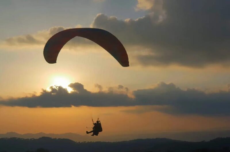 Mallorca: Paratrike Flight with Acrobatics and Engine Stop - Equipment and Recording