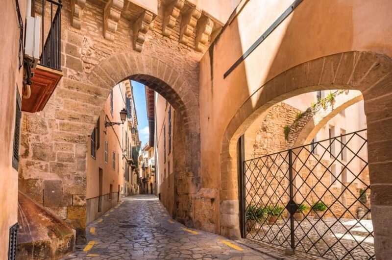 Mallorca: Private Tour with Ensaïmada & Fast Cathedral Entry - Key Points