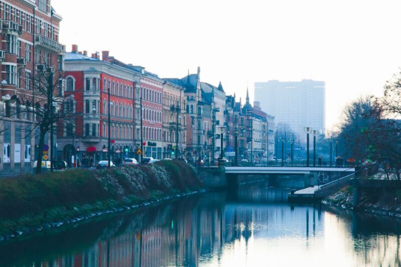 Malmö: Express Walk with a Local in 60 minutes - Key Points