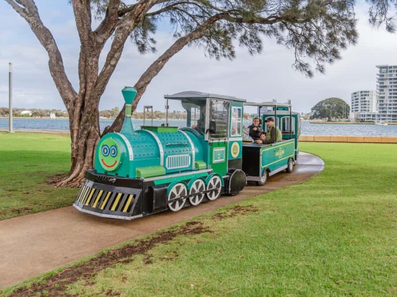 Mandjar Bay - Mini Toot - The Location and Accessibility